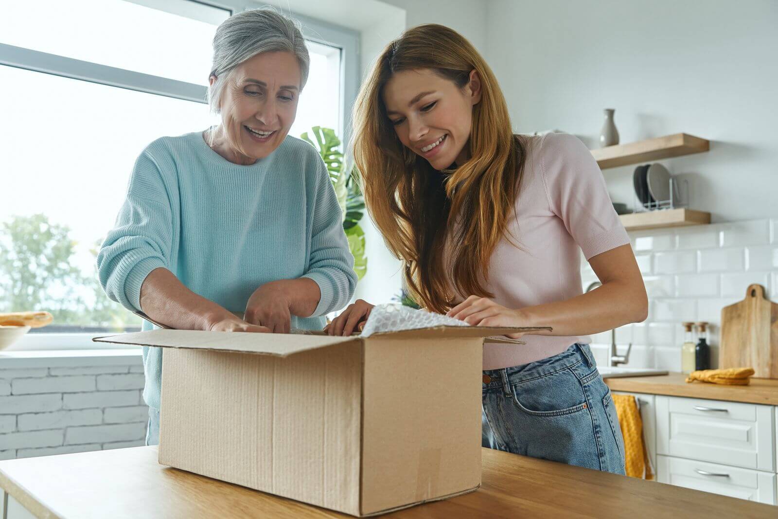Decluttering Tips for Helping Your Parent Downsize - ElderLife Financial